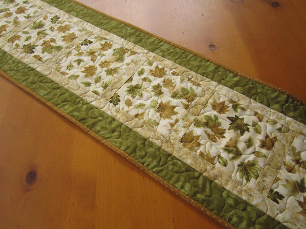 Nature And Leaves Table Runner on Luulla