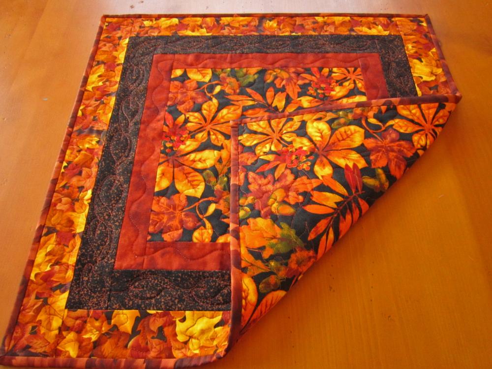 Rustic Golden Leaves Table Topper on Luulla