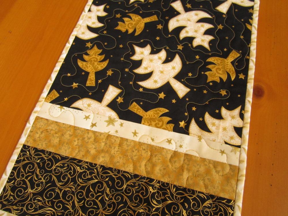 Christmas Table Runner Tree Toss on Luulla