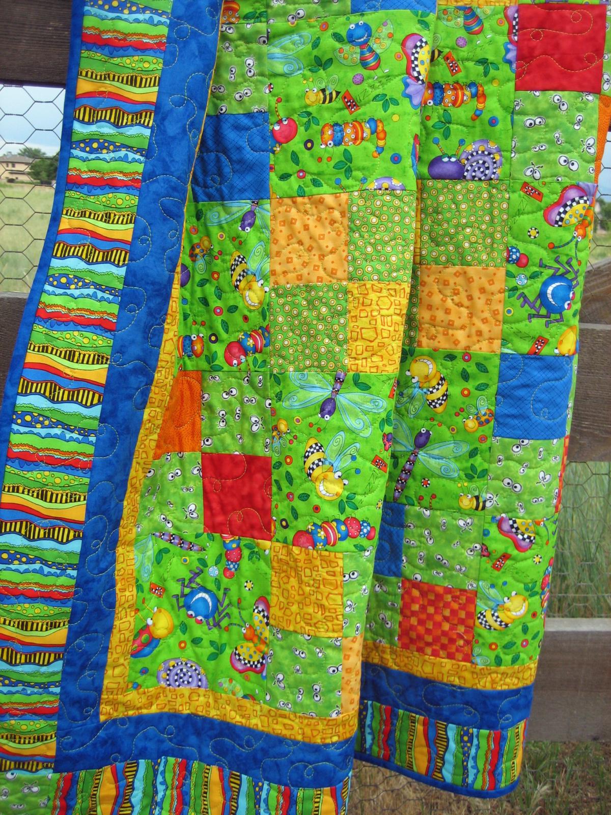 Pieced Quilt Bugs Bright on Luulla