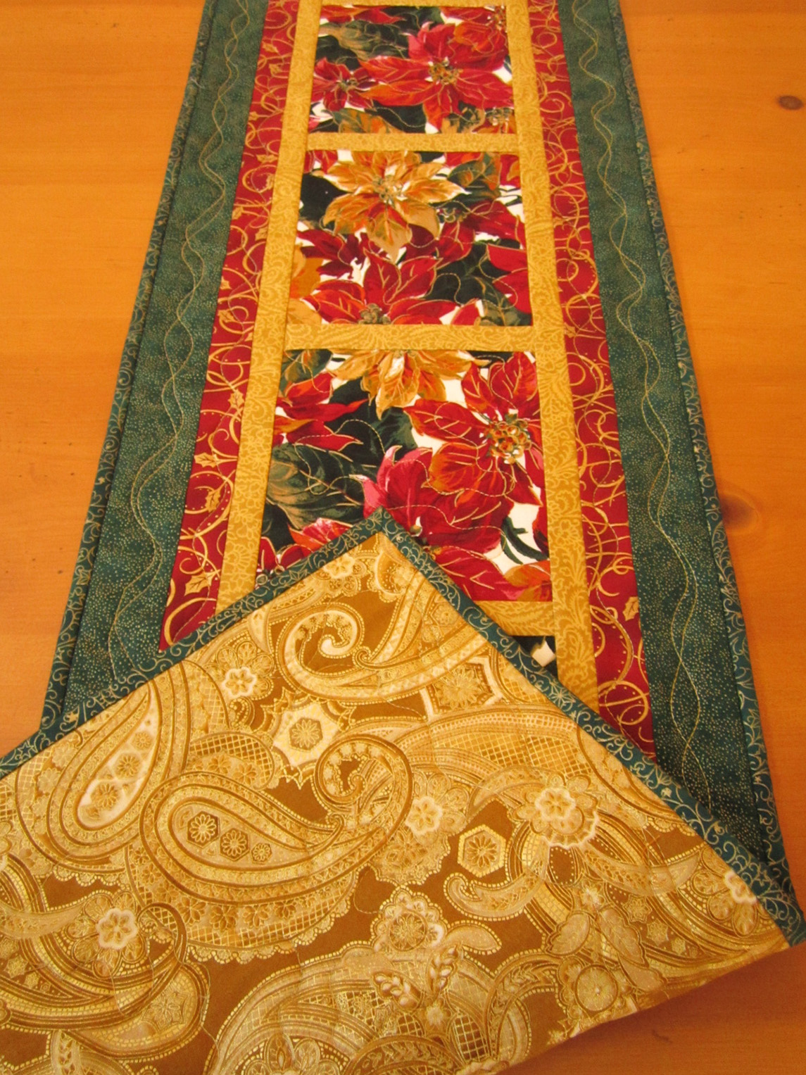 Christmas Table Runner Gorgeous Poinsettias on Luulla