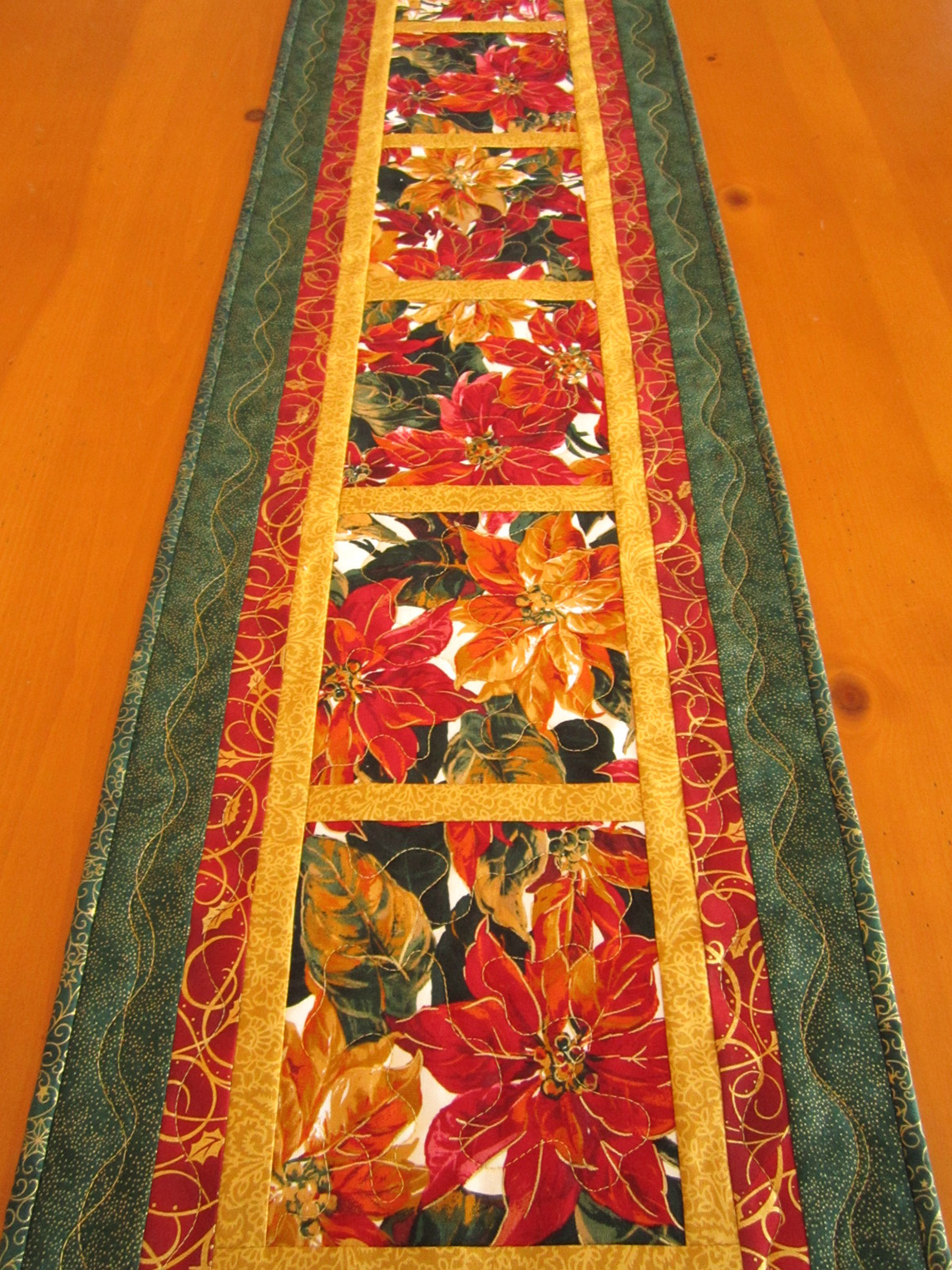 Christmas Table Runner Gorgeous Poinsettias on Luulla