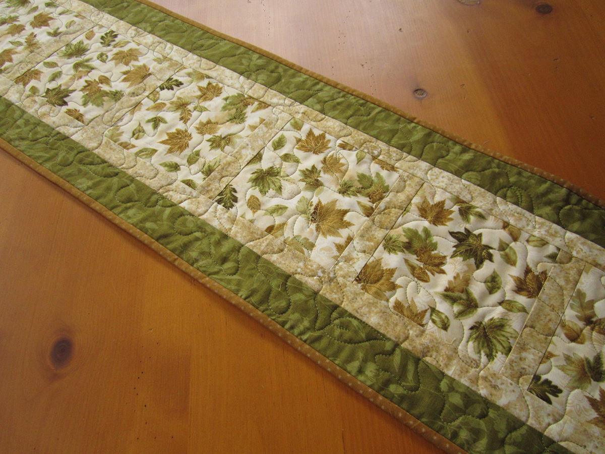 Nature And Leaves Table Runner on Luulla