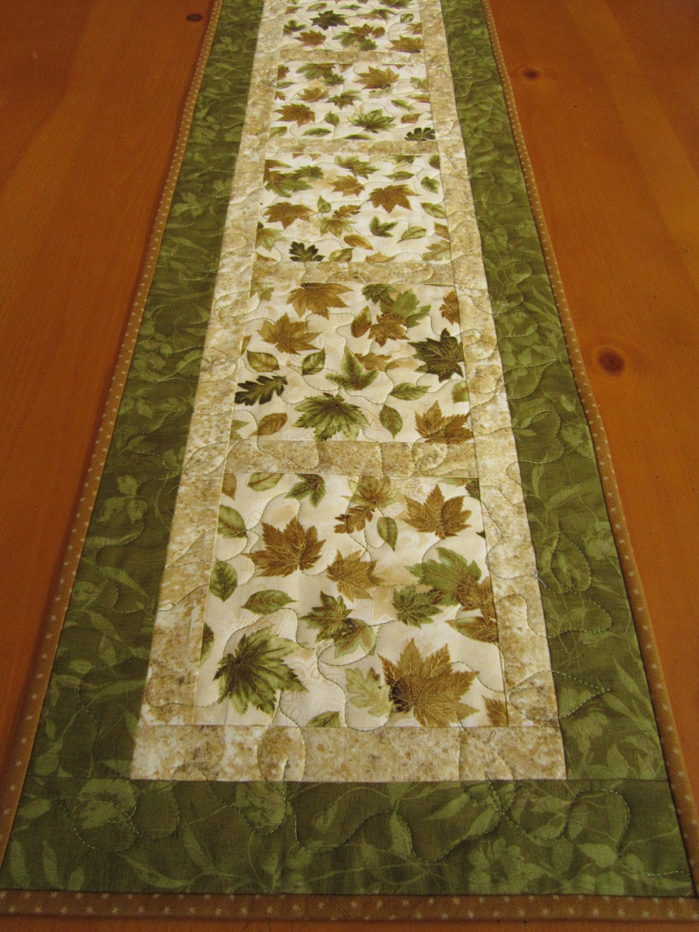 Nature And Leaves Table Runner on Luulla