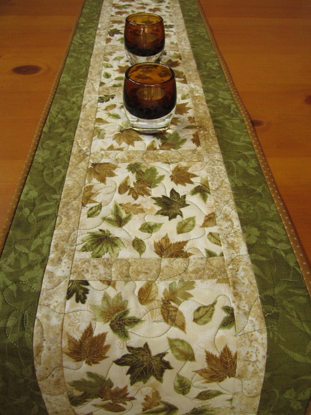 Nature And Leaves Table Runner on Luulla