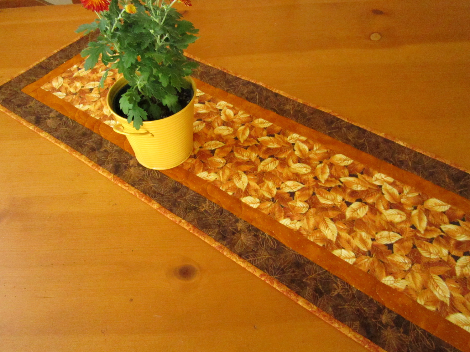 Fall Leaves Table Runner on Luulla