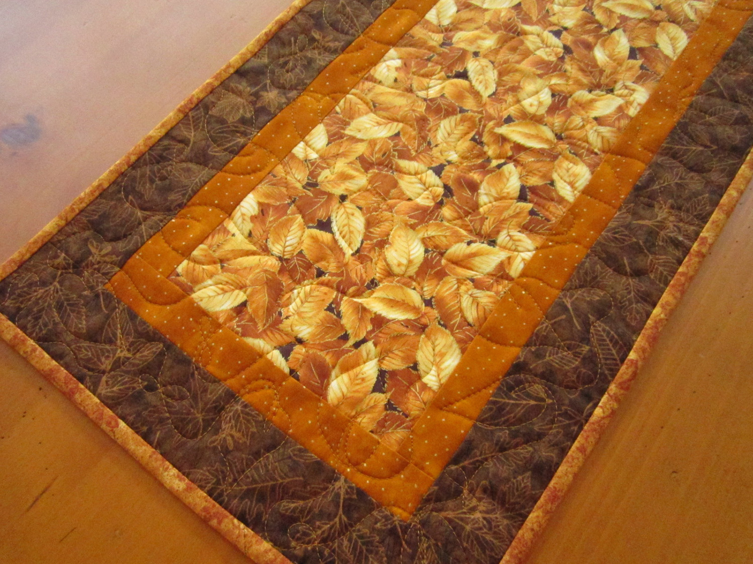 Fall Leaves Table Runner on Luulla
