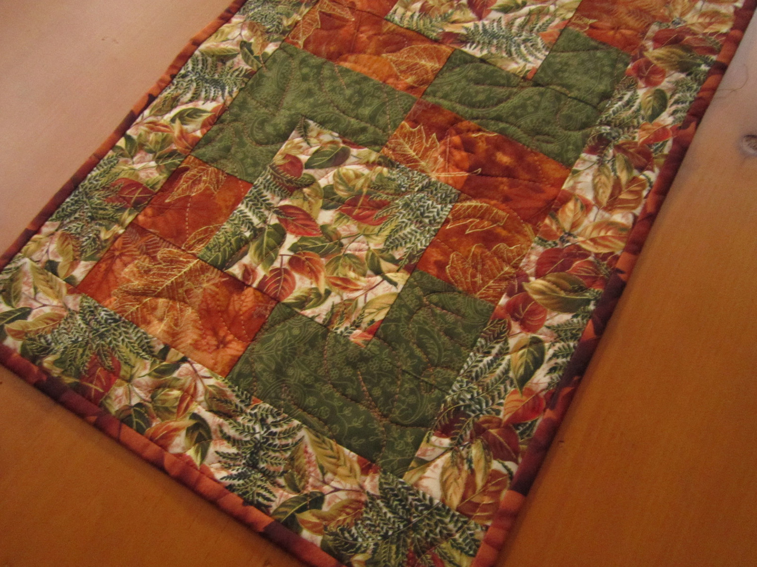 Autumn Colors Fall Table Runner on Luulla