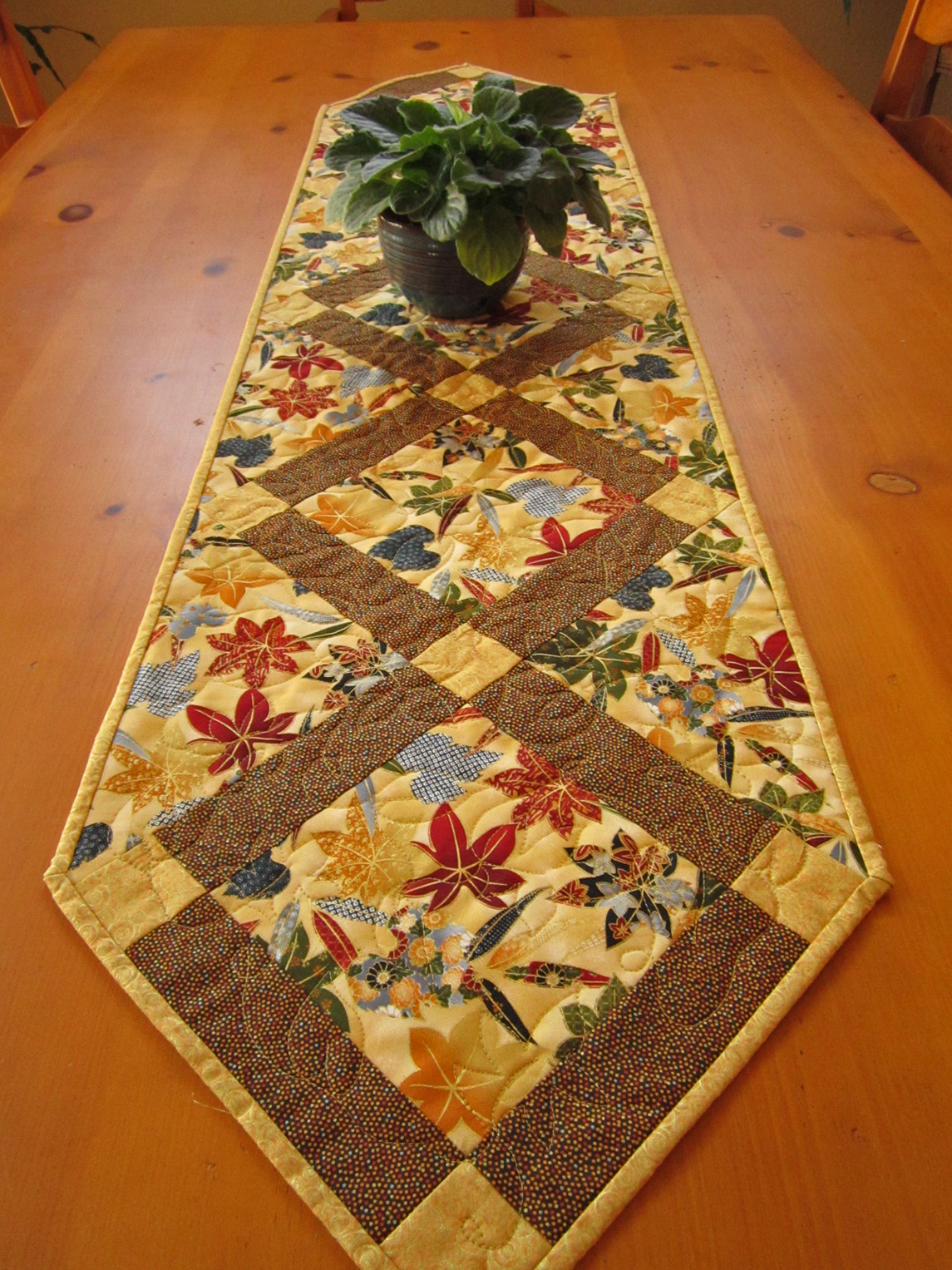 Table Runner Maple Leaves on Luulla