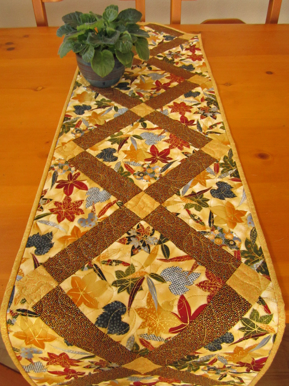 Table Runner Maple Leaves on Luulla