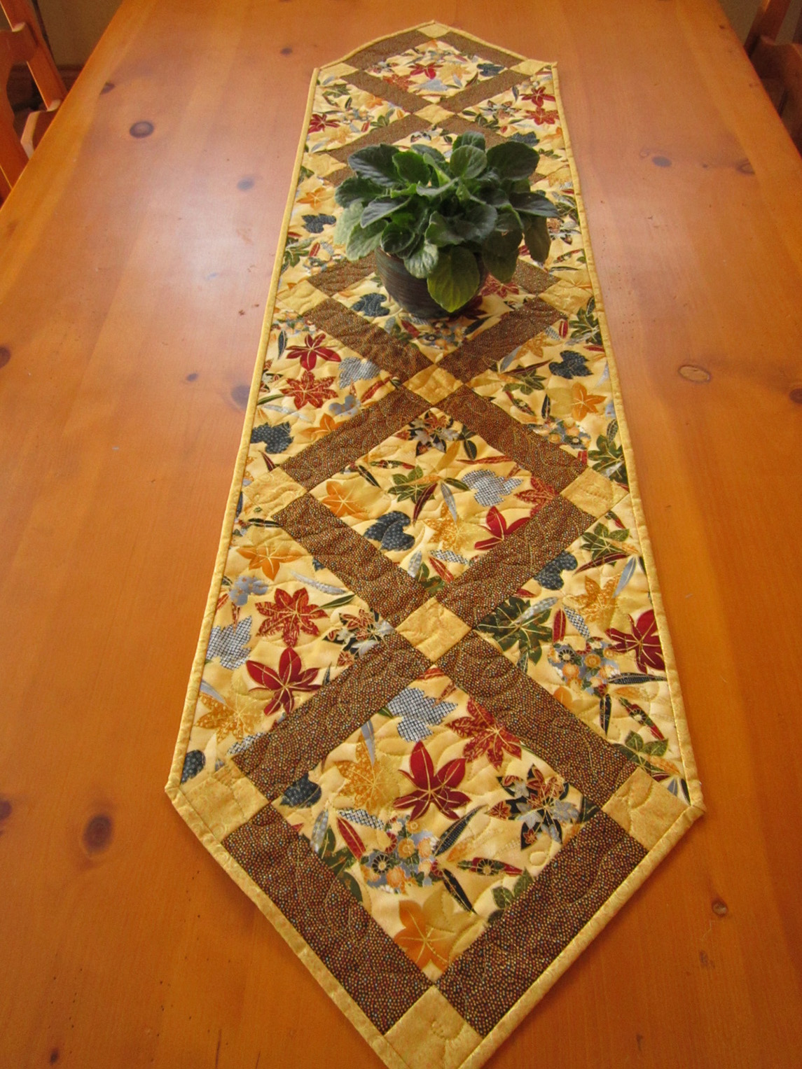 Table Runner Maple Leaves on Luulla