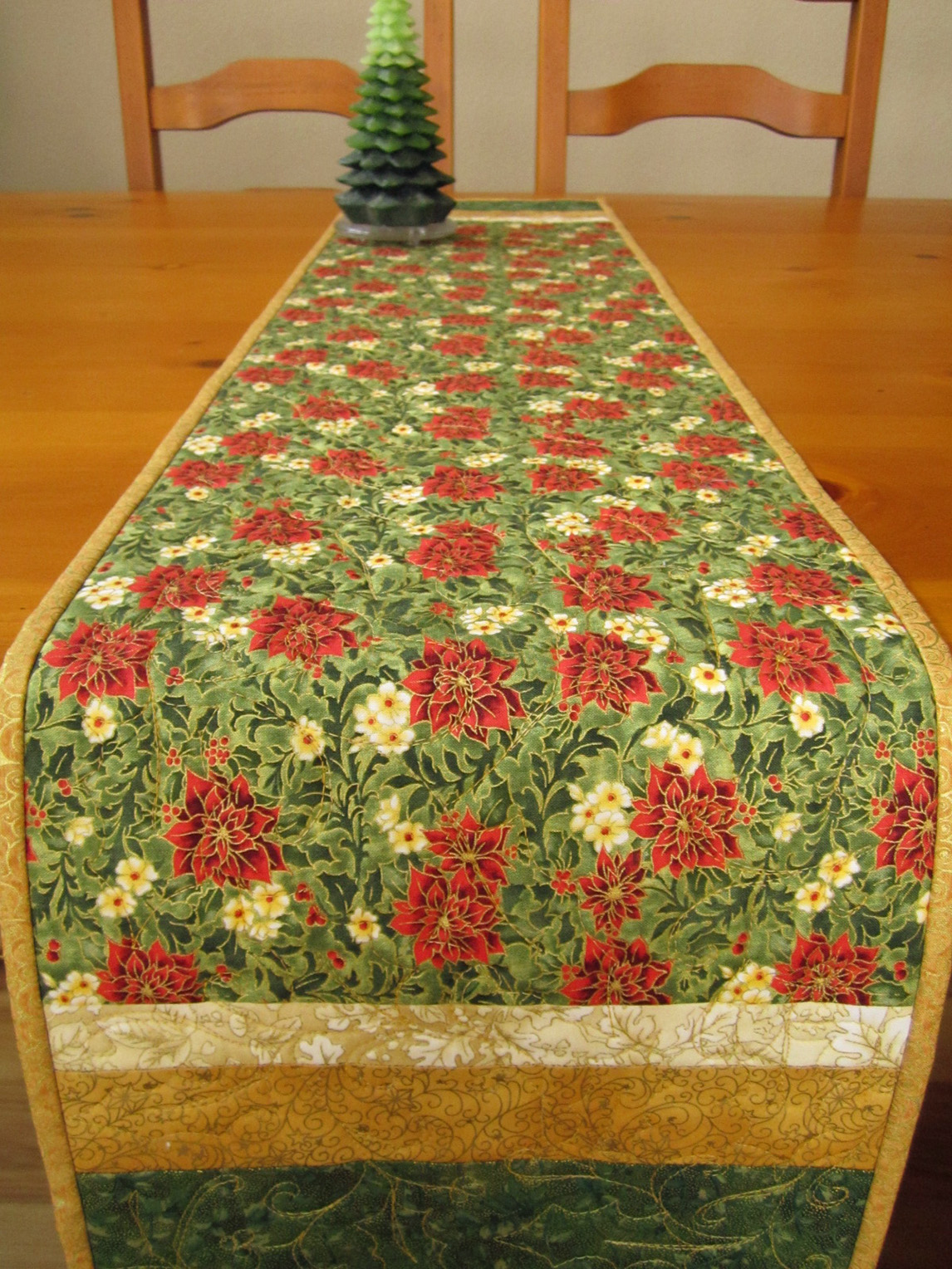 Quilted Christmas Table Runner on Luulla