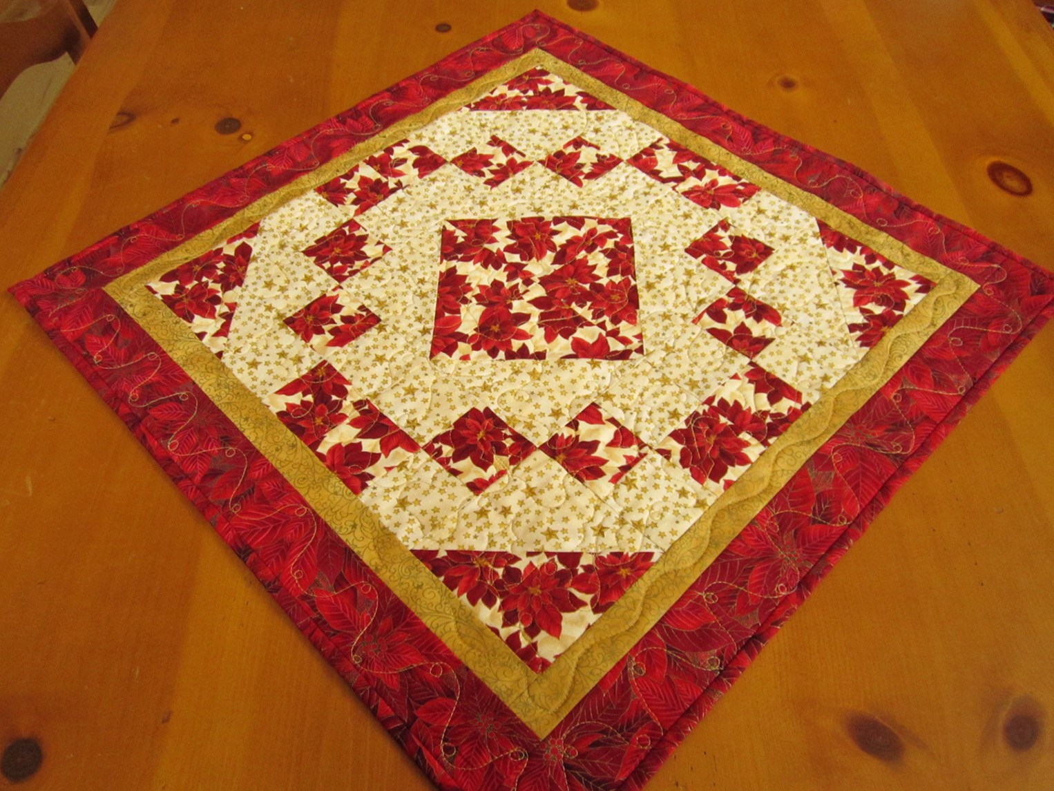 Christmas Quilted Table Topper on Luulla