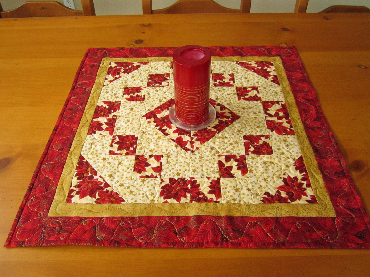 Christmas Quilted Table Topper on Luulla