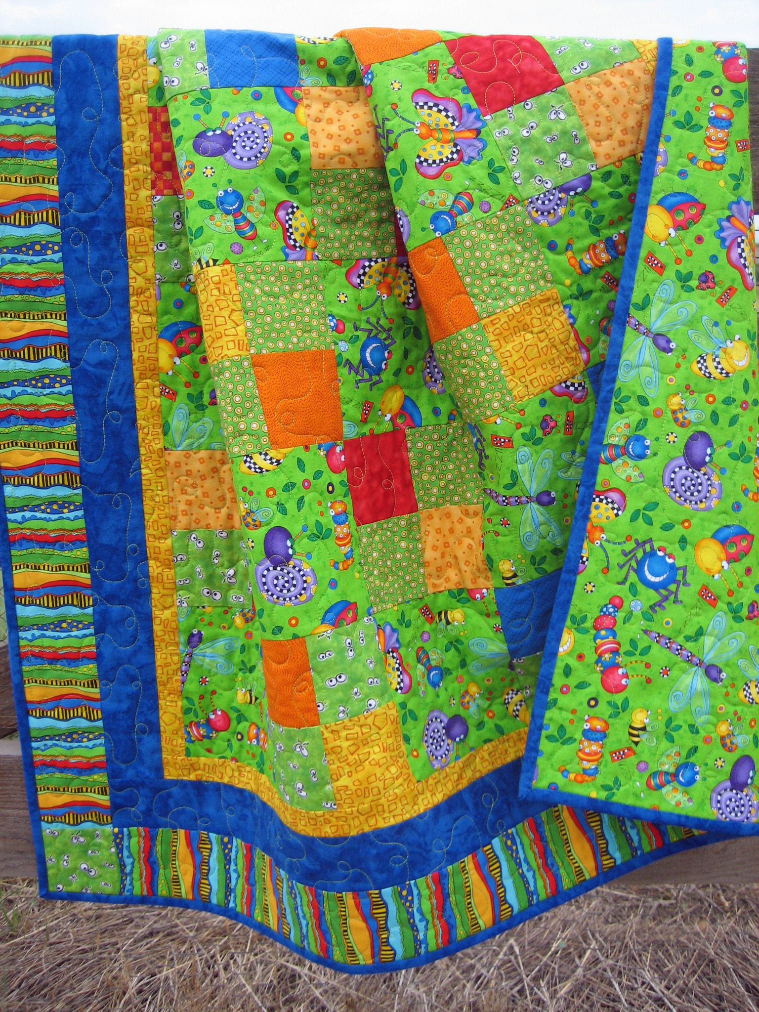 Pieced Quilt Bugs Bright on Luulla