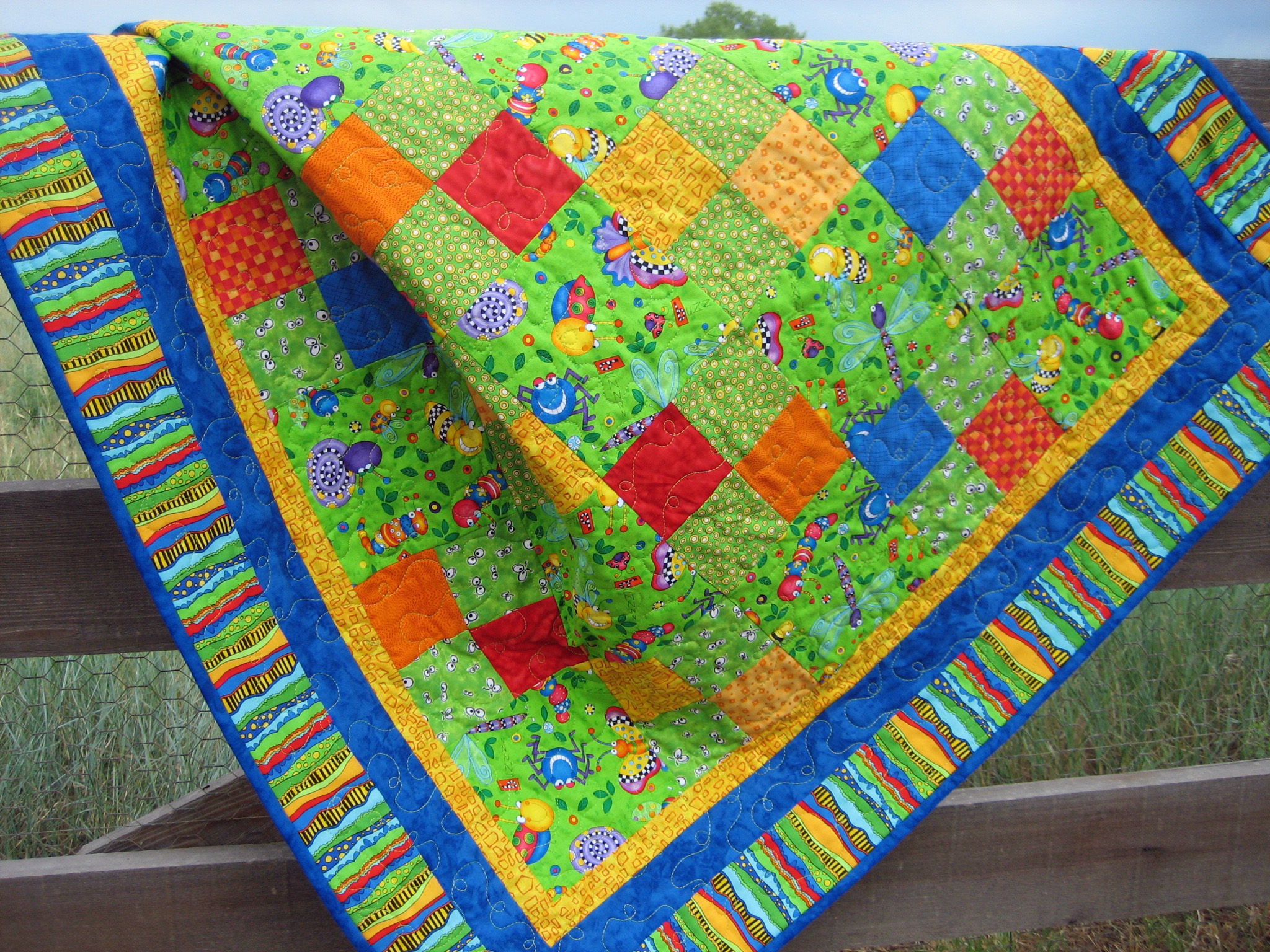 Pieced Quilt Bugs Bright on Luulla