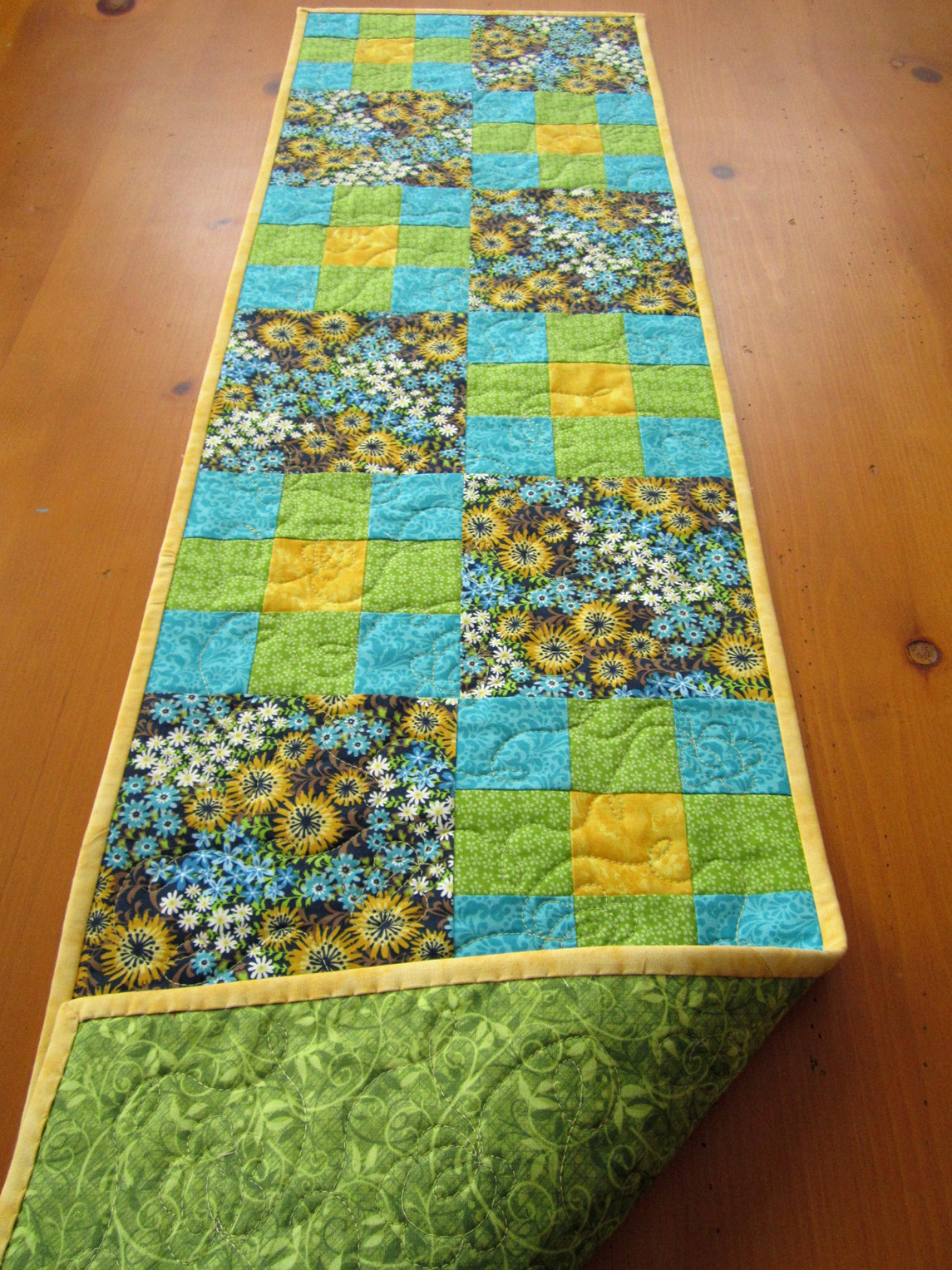Table Runner Spring Floral on Luulla