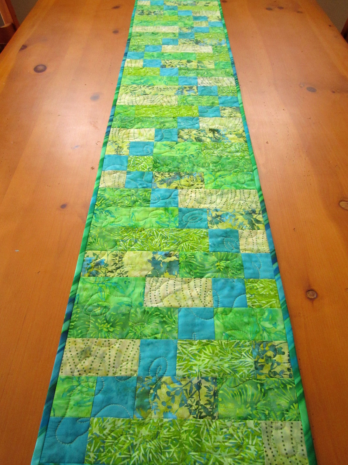 Batik Table Runner on Luulla